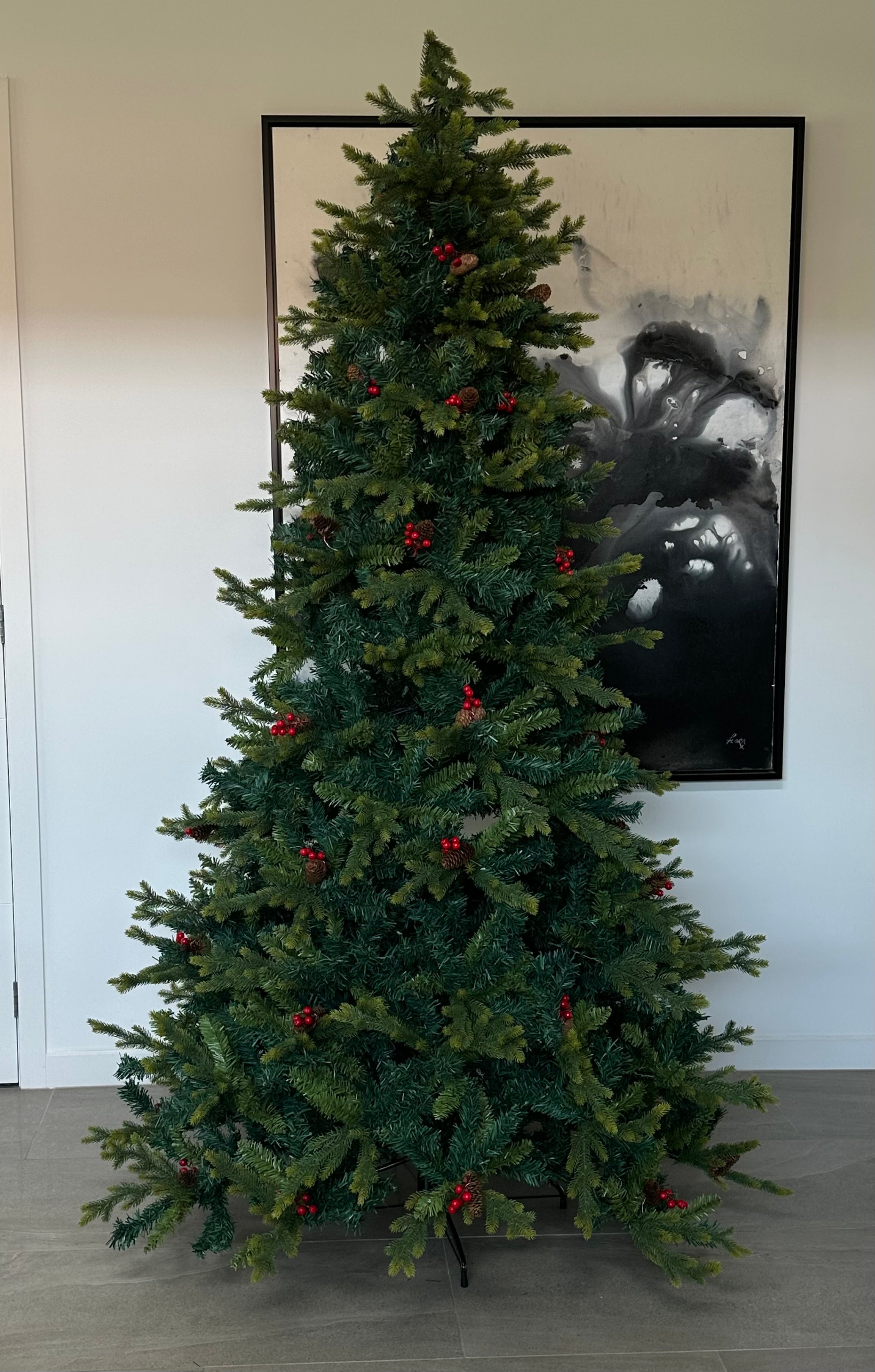 Luxe Christmas Trees.Brand new in box !Decoarted with Pine Cones & Red ...